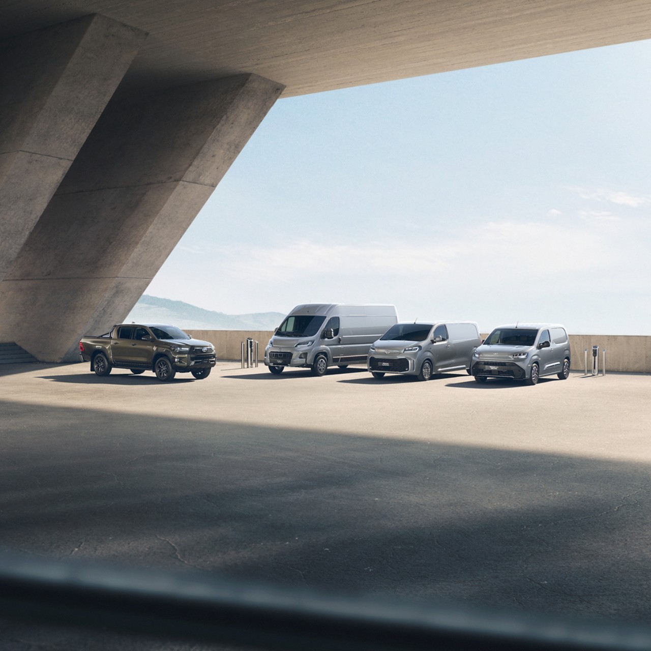 Toyota Professional | Véhicules utilitaires (Électrique & Diesel)